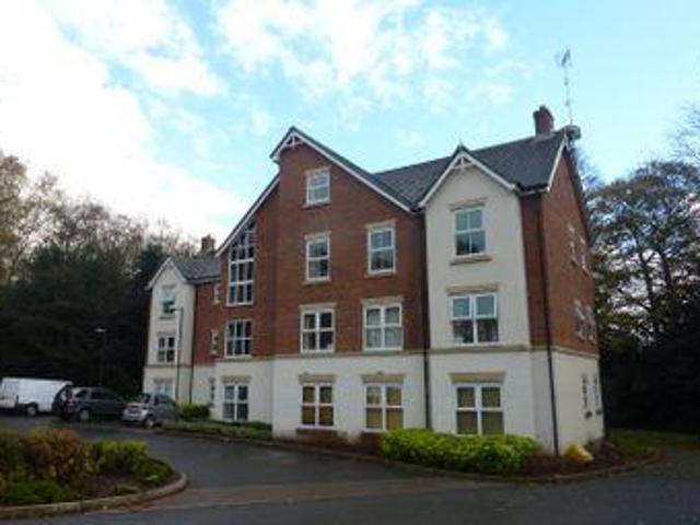 2 Bedrooms Flat for rent in The Coppice, Worsley, Manchester M28