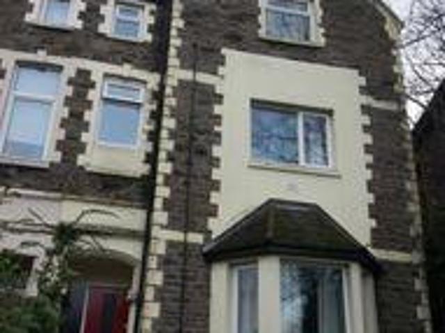 2 Bedrooms Flat for rent in The Court, Newport Road, Roath, Cardiff CF24
