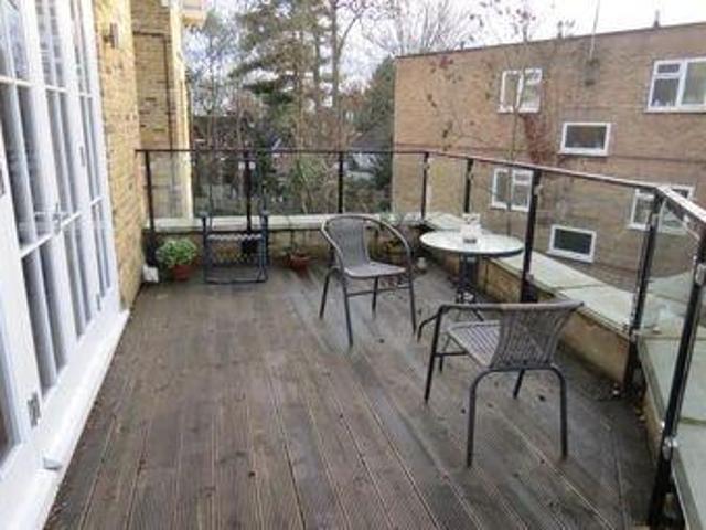 2 Bedrooms Flat for rent in The Covert, Fox Hill, London SE19