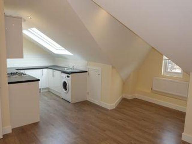 2 Bedrooms Flat for rent in The Crescent, Croydon CR0