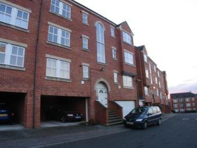 2 Bedrooms Flat for rent in The Cricketers, Kirkstall, Leeds, West Yorkshire LS5