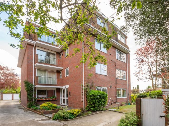 2 Bedrooms Flat for Rent in The Downs | Foxtons
