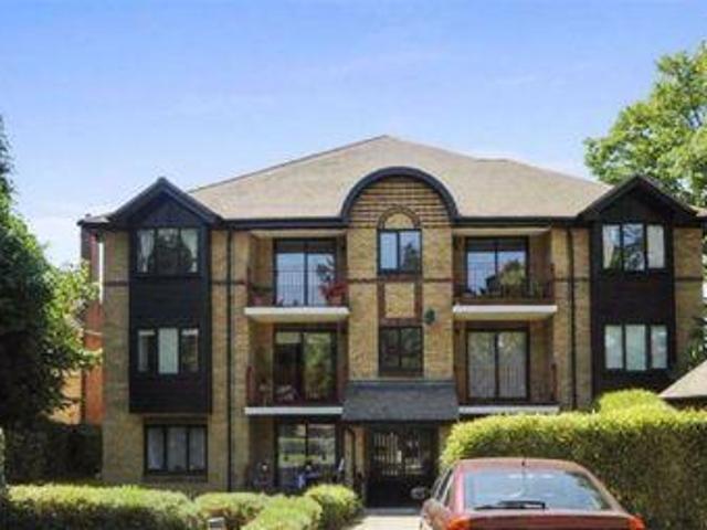 2 Bedrooms Flat for rent in The Downsway, Sutton SM2