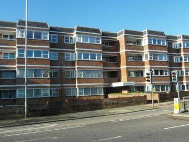 2 Bedrooms Flat for rent in The Drive, Hove BN3