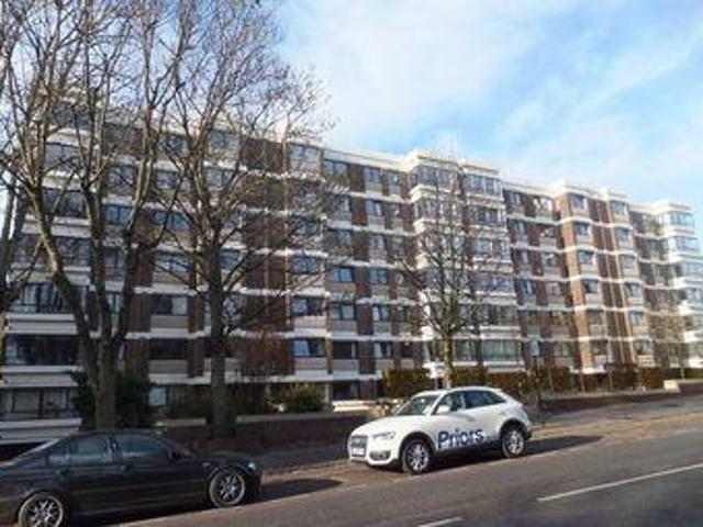 2 Bedrooms Flat for rent in The Drive, Hove BN3