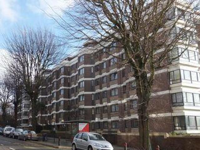 2 Bedrooms Flat for rent in The Drive, Hove BN3