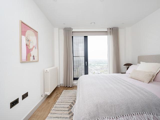 2 Bedrooms Flat for Rent in The Eades, Selborne Road | Foxtons