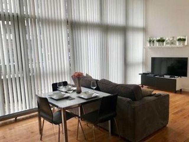 2 Bedrooms Flat for rent in The Edge, Salford M3