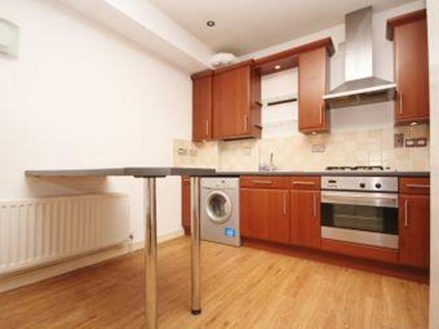 2 Bedrooms Flat for rent in The Gatehouse, High Street, Romford RM1
