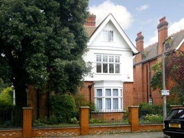 2 Bedrooms Flat for rent in The Grange, London SW19