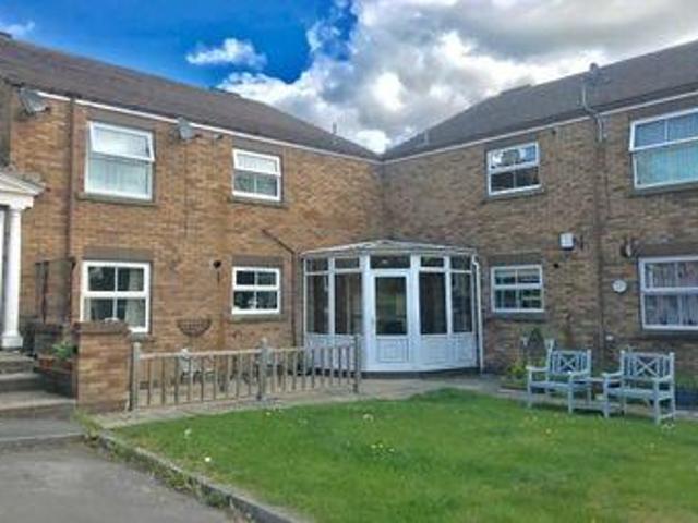 2 Bedrooms Flat for rent in The Green, Huddersfield HD2