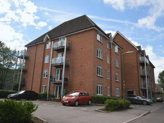 2 Bedrooms Flat for rent in The Lamports, Alton GU34