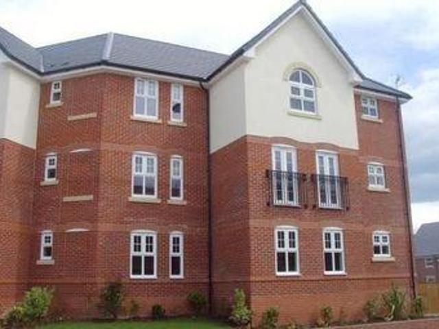 2 Bedrooms Flat for rent in The Links, Hyde SK14