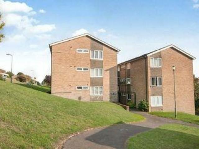 2 Bedrooms Flat for rent in The Pastures, Downley, High Wycombe HP13