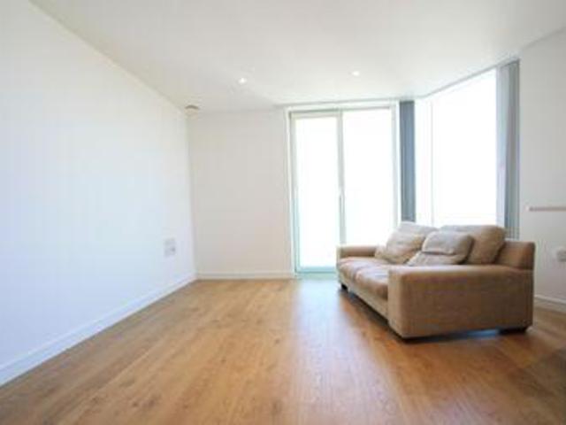 2 Bedrooms Flat for rent in The Pinnacle, Saffron Central Square, Croydon CR0