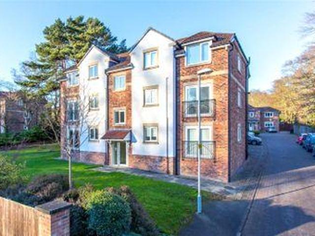 2 Bedrooms Flat for rent in The Pines, Leeds, West Yorkshire LS17