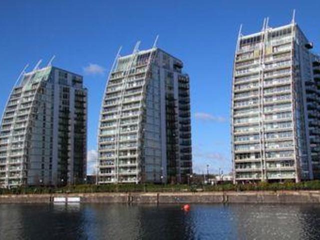 2 Bedrooms Flat for rent in The Quays, Salford M50