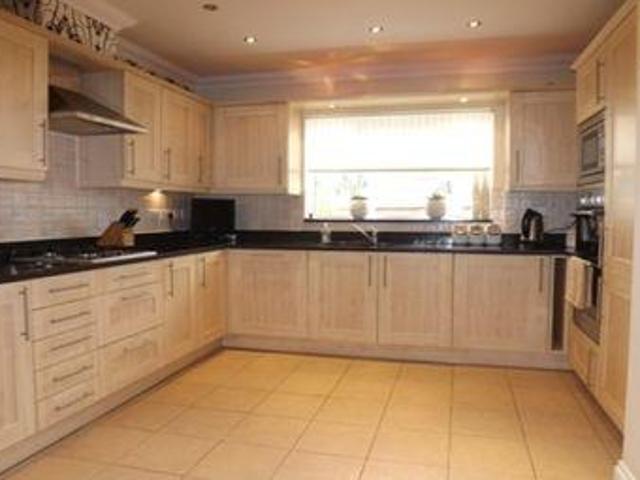 2 Bedrooms Flat for rent in The Ridgeway, Enfield EN2