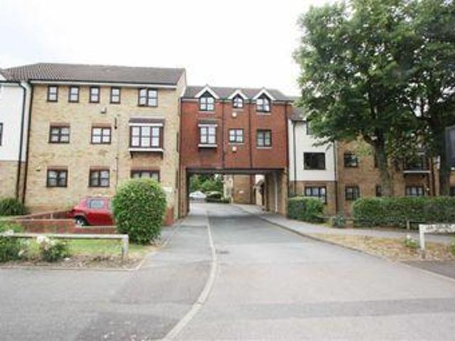 2 Bedrooms Flat for rent in The Ridgeway, London E4