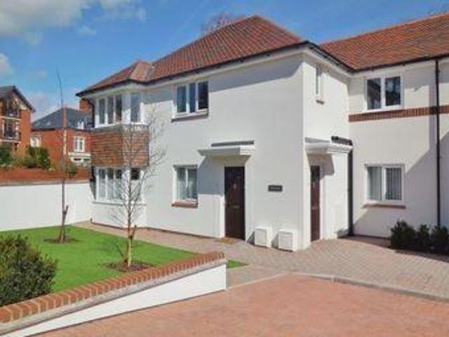 2 Bedrooms Flat for rent in The Rise, Llanishen, Cardiff CF14