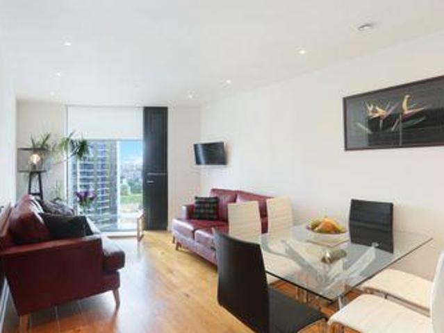 2 Bedrooms Flat for rent in The Strata, Walworth Road, Elephant & Castle SE1