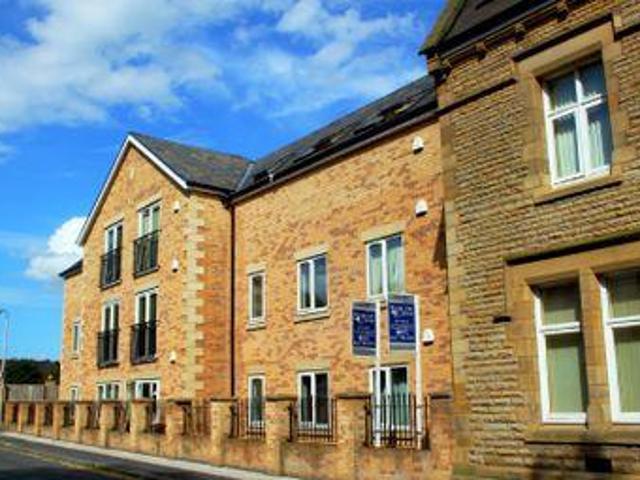 2 Bedrooms Flat for rent in The Shackles, Eccles, Manchester M30