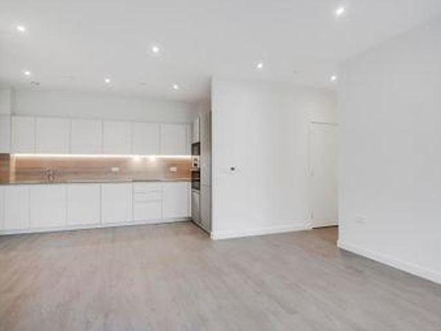 2 Bedrooms Flat for rent in The Shoreline, London N4