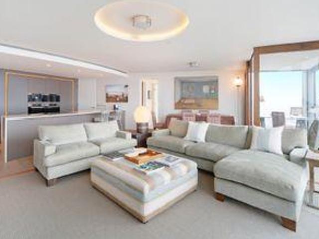 2 Bedrooms Flat for rent in The Tower, 1 St. George Wharf, Vauxhall, London SW8