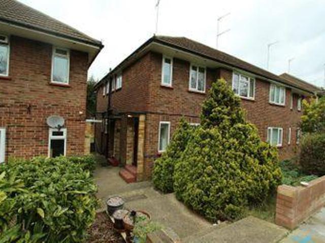 2 Bedrooms Flat for rent in The Vale, London N14