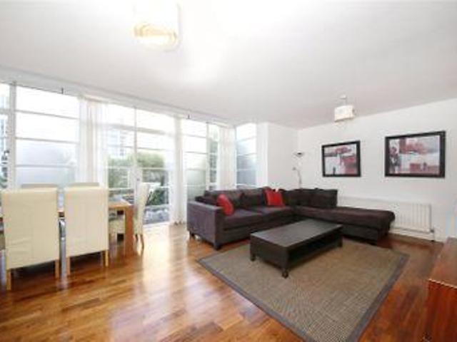 2 Bedrooms Flat for rent in The Watergardens, Roy Square, London E14