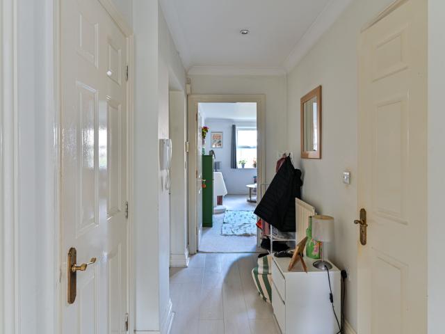 2 Bedrooms Flat for Rent in The White House | Foxtons