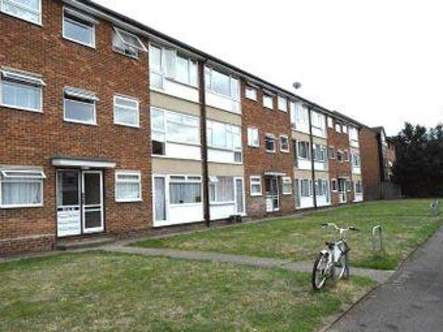 2 Bedrooms Flat for rent in Thirkleby Close, Slough, Berkshire. SL1