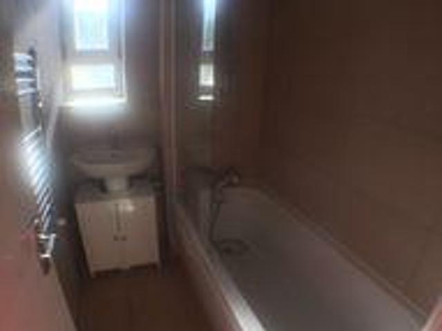 2 Bedrooms Flat for rent in Thomas Road, East India Dock, London E14