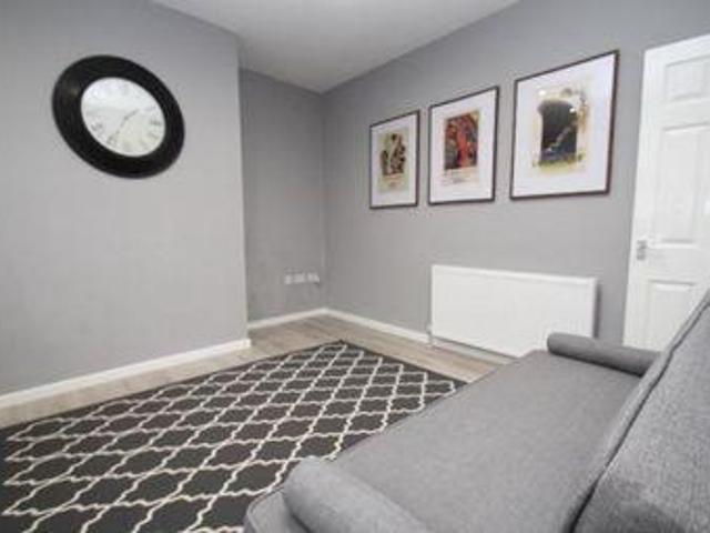 2 Bedrooms Flat for rent in Thornville Mount, Leeds LS6