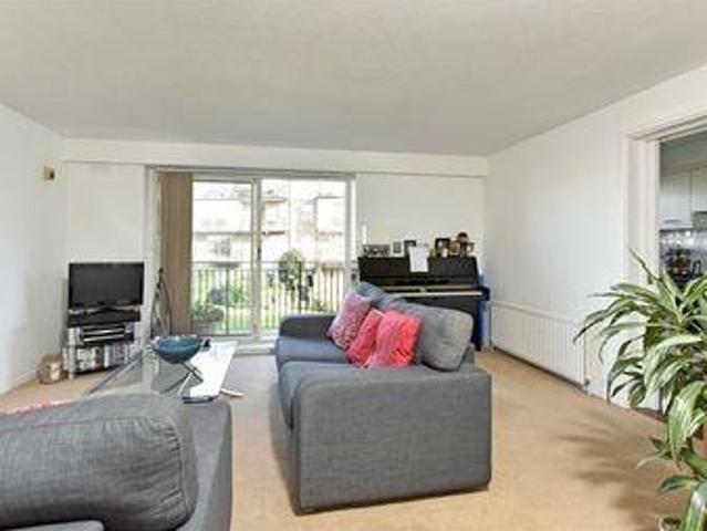 2 Bedrooms Flat for rent in Thorney Crescent, Morgans Walk, Battersea SW11