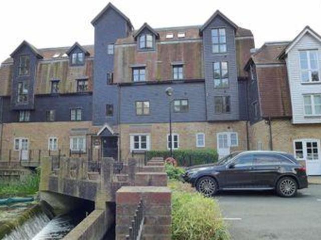 2 Bedrooms Flat for rent in Thorney Mill Road, West Drayton, Middlesex UB7