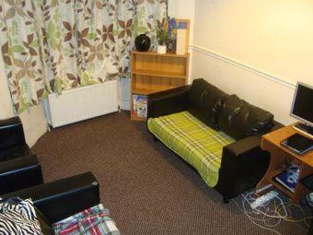2 Bedrooms Flat for rent in Thorold Road, Ilford IG1