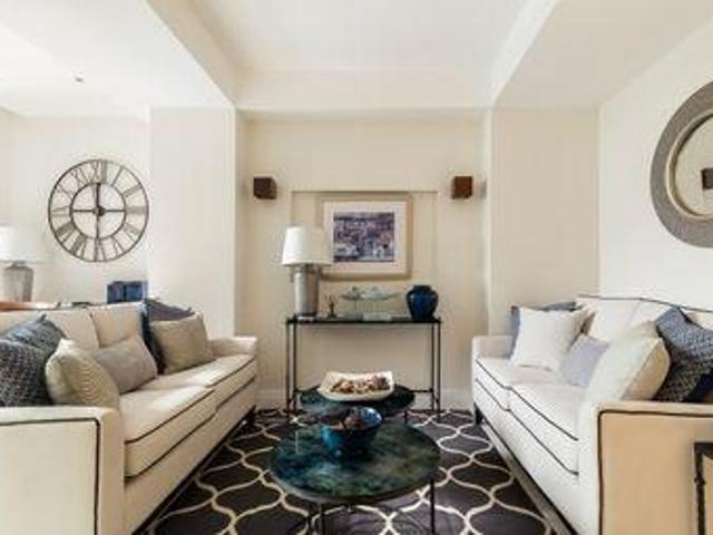2 Bedrooms Flat for rent in Tite Street, Chelsea SW3