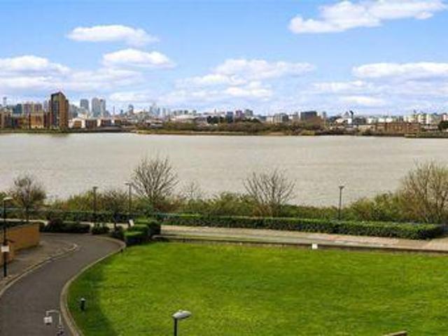2 Bedrooms Flat for rent in Tideslea Path, West Thamesmead, London SE28