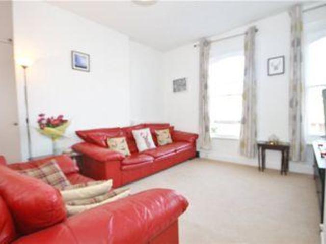2 Bedrooms Flat for rent in Tierney Road, London SW2