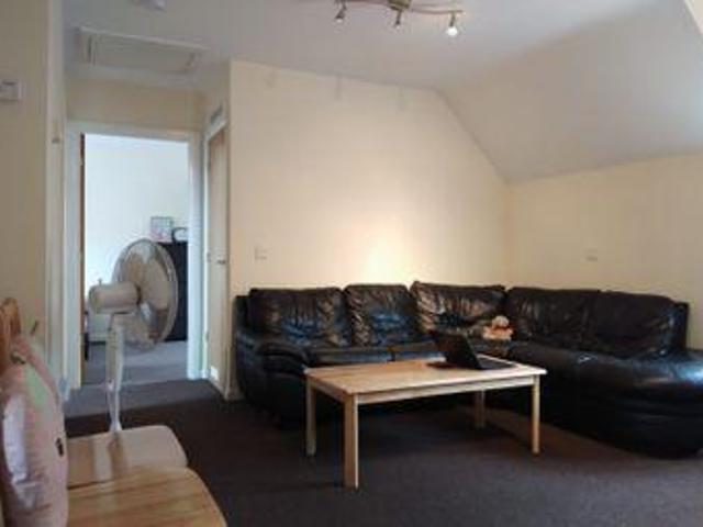 2 Bedrooms Flat for rent in Tiger Moth Way, Hatfield AL10