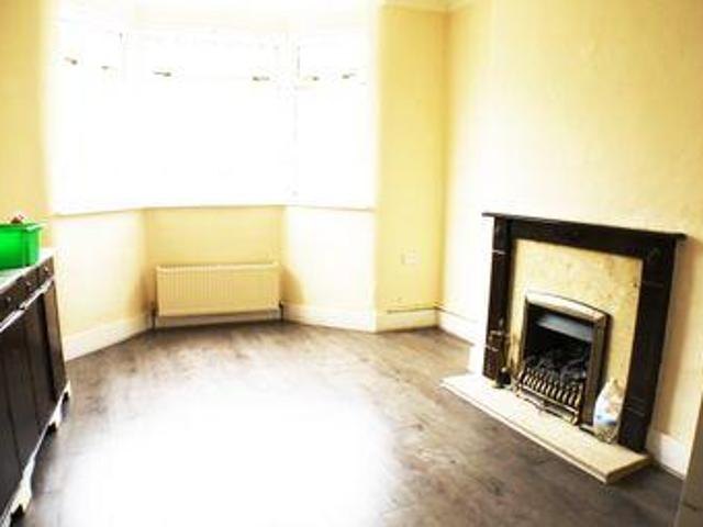 2 Bedrooms Flat for rent in Tpttenham, London N17