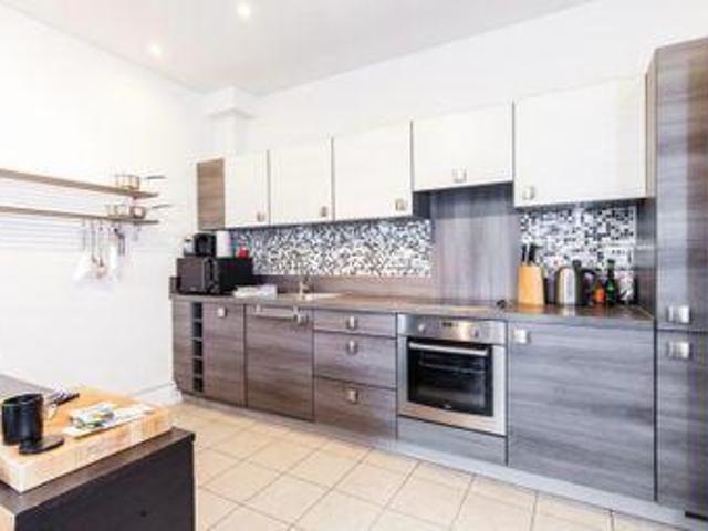 2 Bedrooms Flat for rent in Truman Walk, London E3