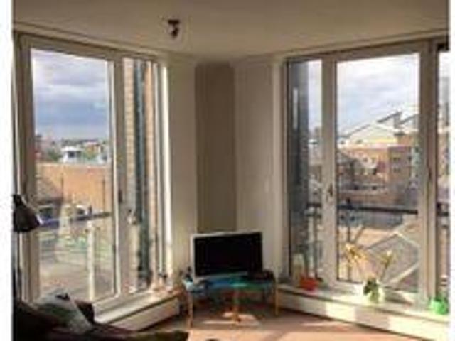 2 Bedrooms Flat for rent in Trade Tower, London SW11