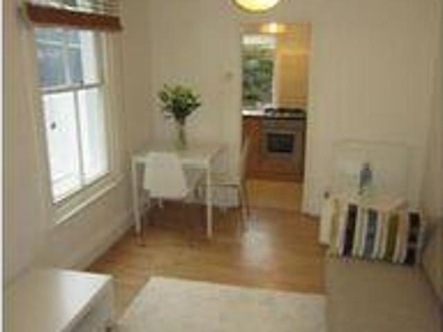 2 Bedrooms Flat for rent in Tradescant Road, London SW8