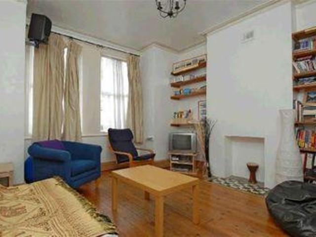 2 Bedrooms Flat for rent in Tranmere Road, London SW18