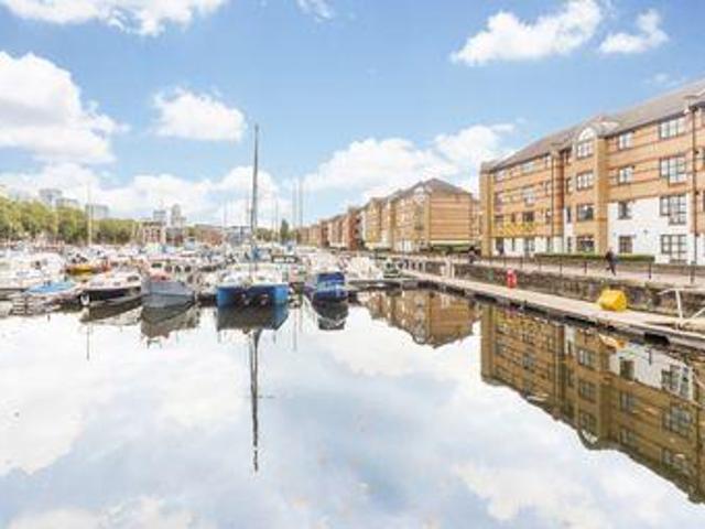 2 Bedrooms Flat for rent in Transom Close, London SE16