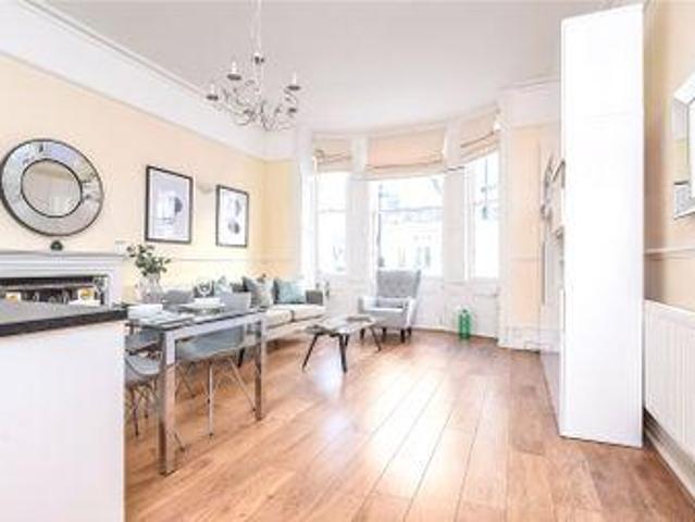 2 Bedrooms Flat for rent in Trebovir Road, Earls Court, London SW5
