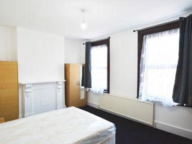 2 Bedrooms Flat for rent in Trehurst Street, London E5