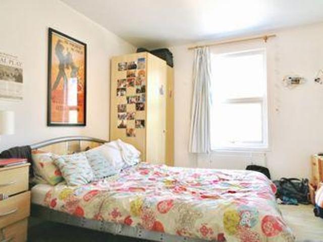 2 Bedrooms Flat for rent in Tremadoc Road, London SW4